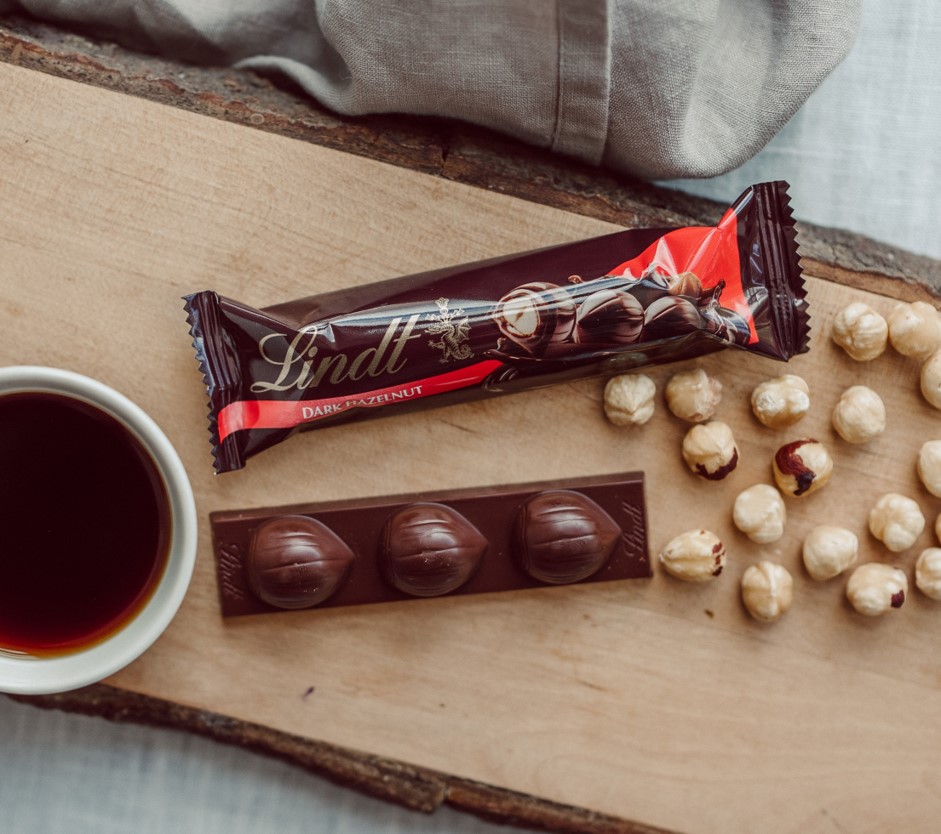 LINDT Dark Hazelnut Bar 35g - Lindt Online Shop